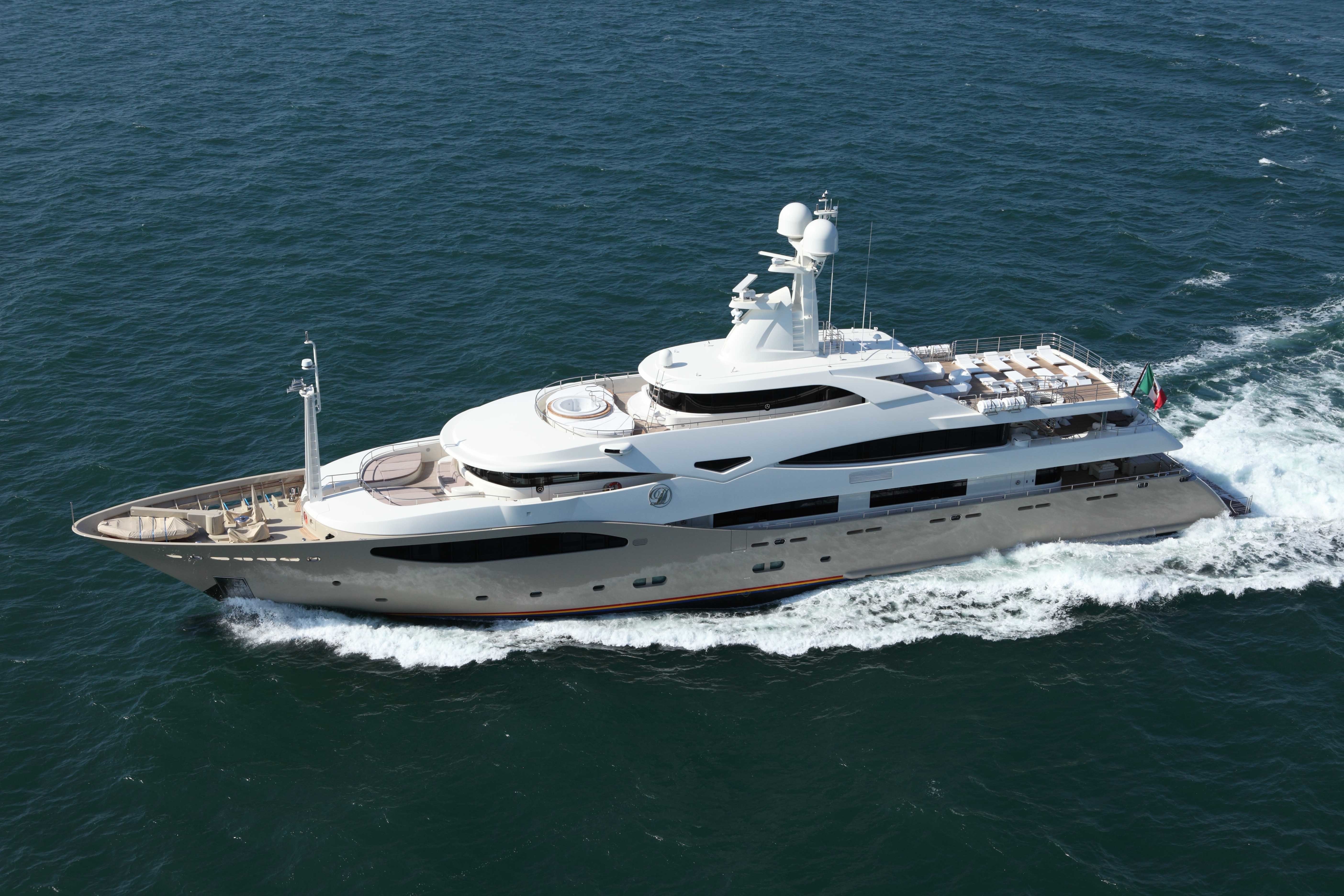 Yacht LIGHT HOLIC, CRN | CHARTERWORLD Luxury Superyacht Charters